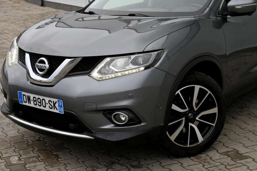 Grey Nissan X-Trail 2015 in Kretinga, with an engine capacity of 1.60 L and mileage of 143 thousand km for 10999 €, photo 4 on AUTOMOTO.COM.LV
