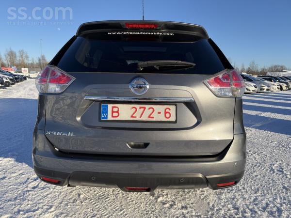 Grey Nissan X-Trail 2015 in Daugavpils, with an engine capacity of 1.60 L and mileage of 0 thousand km for 9950 €, photo 3 on AUTOMOTO.COM.LV