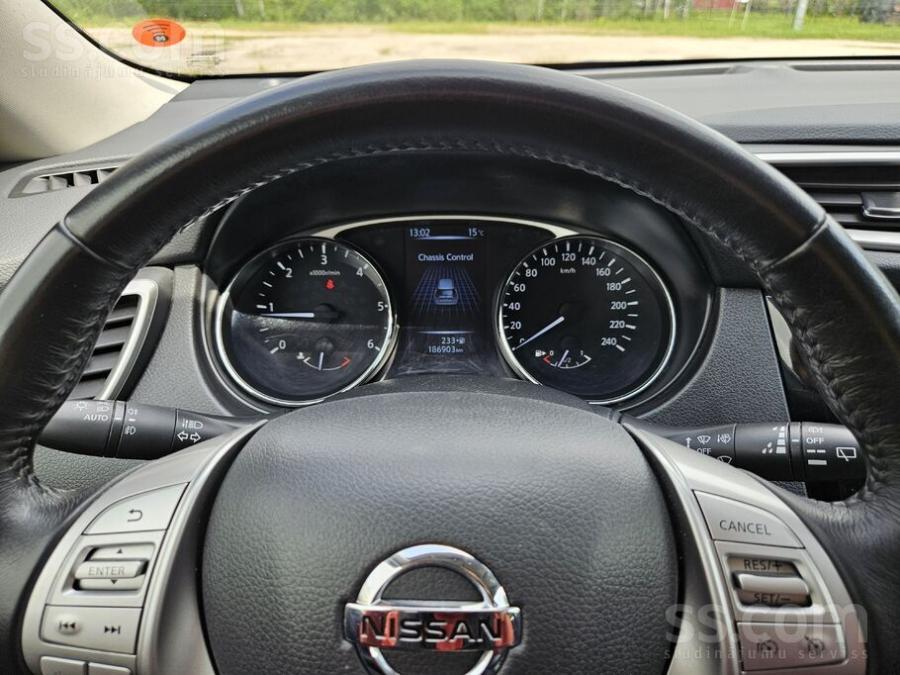 Grey Nissan X-Trail 2015 in Riga, with an engine capacity of 1.60 L and mileage of 186 thousand km for 7400 €, photo 15 on AUTOMOTO.COM.LV