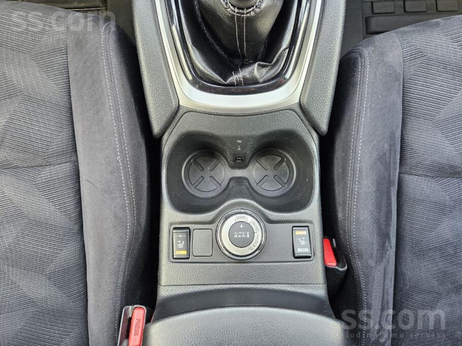 Grey Nissan X-Trail 2015 in Riga, with an engine capacity of 1.60 L and mileage of 186 thousand km for 7400 €, photo 16 on AUTOMOTO.COM.LV