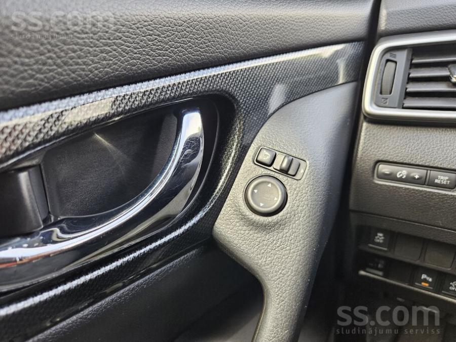 Grey Nissan X-Trail 2015 in Riga, with an engine capacity of 1.60 L and mileage of 186 thousand km for 7400 €, photo 17 on AUTOMOTO.COM.LV