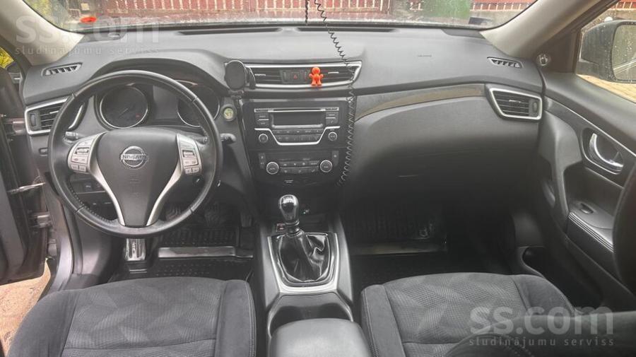 Grey Nissan X-Trail 2015 in Riga, with an engine capacity of 1.60 L and mileage of 192 thousand km for 7950 €, photo 2 on AUTOMOTO.COM.LV