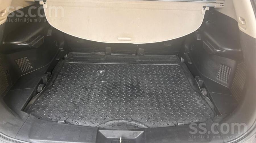 Grey Nissan X-Trail 2015 in Riga, with an engine capacity of 1.60 L and mileage of 192 thousand km for 7950 €, photo 4 on AUTOMOTO.COM.LV