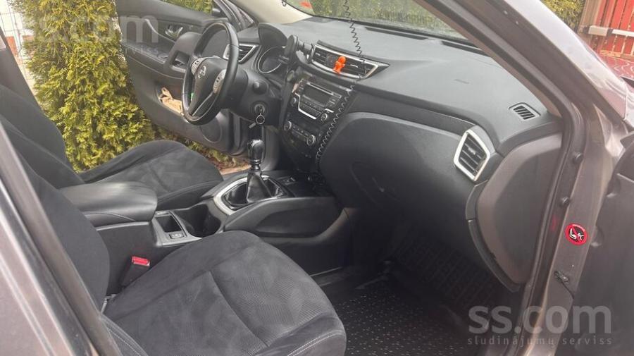Grey Nissan X-Trail 2015 in Riga, with an engine capacity of 1.60 L and mileage of 192 thousand km for 7950 €, photo 6 on AUTOMOTO.COM.LV