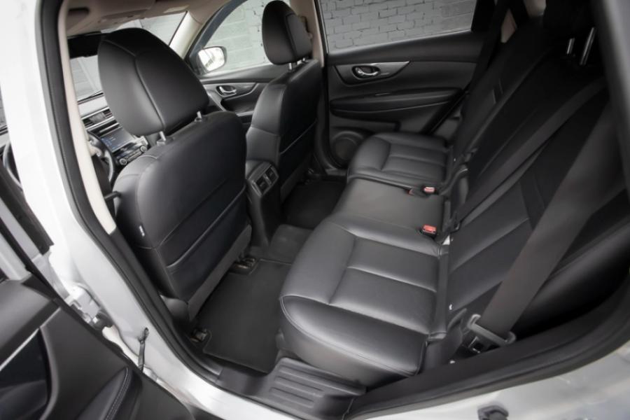 Pelēks Nissan X-Trail 2015 Rīga, ar dzinēja tilpumu 1.60 L un nobraukumu 232 tūkst. km par 11590 €, foto 12 vietnē AUTOMOTO.COM.LV