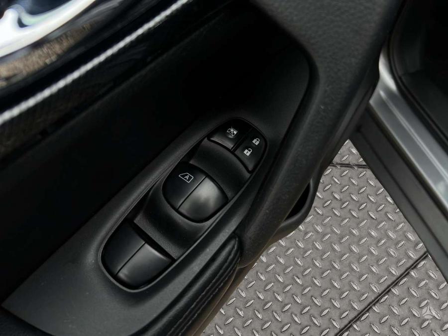 Pelēks Nissan X-Trail 2015 Kauņa, ar dzinēja tilpumu 1.60 L un nobraukumu 299 tūkst. km par 8999 €, foto 15 vietnē AUTOMOTO.COM.LV