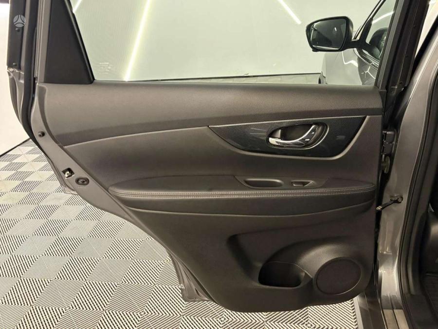 Pelēks Nissan X-Trail 2015 Marijampole, ar dzinēja tilpumu 1.60 L un nobraukumu 190 tūkst. km par 10750 €, foto 15 vietnē AUTOMOTO.COM.LV