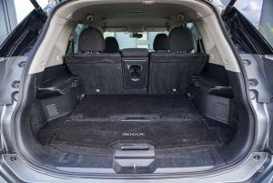 Grey Nissan X-Trail 2015 in Kaunas, with an engine capacity of 2.49 L and mileage of 128 thousand km for 9750 €, photo 12 on AUTOMOTO.COM.LV