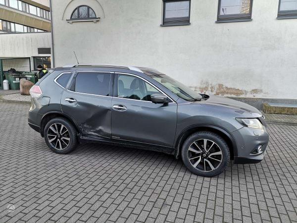 Grey Nissan X-Trail 2016 in Klaipeda, with an engine capacity of 1.60 L and mileage of 400 thousand km for 5999 €, photo 5 on AUTOMOTO.COM.LV