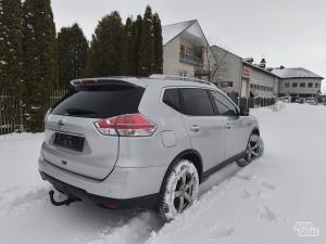 Grey Nissan X-Trail 2016 in Jurbarkas, with an engine capacity of 1.60 L and mileage of 222 thousand km for 7700 €, photo 3 on AUTOMOTO.COM.LV