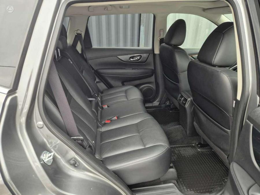 Grey Nissan X-Trail 2016 in Vilnius, with an engine capacity of 1.60 L and mileage of 162 thousand km for 10999 €, photo 5 on AUTOMOTO.COM.LV