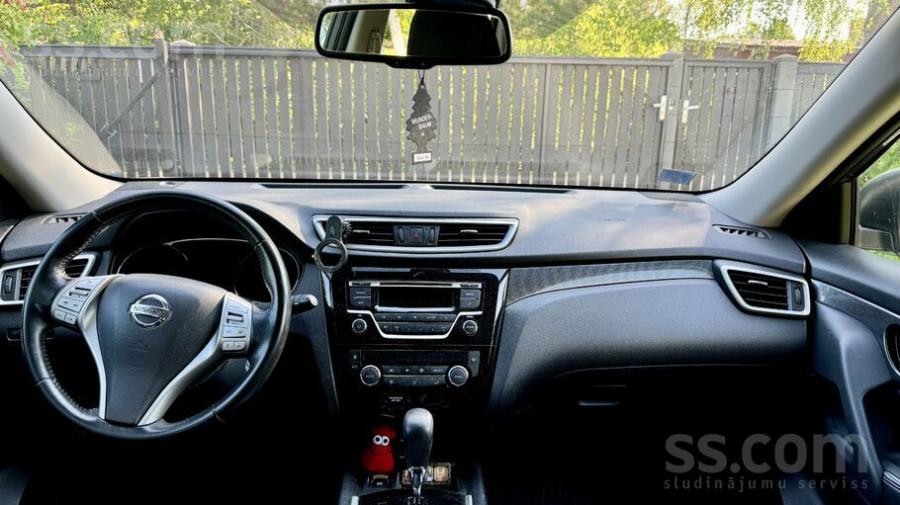 Grey Nissan X-Trail 2016 in Riga, with an engine capacity of 1.60 L and mileage of 193 thousand km for 7500 €, photo 6 on AUTOMOTO.COM.LV