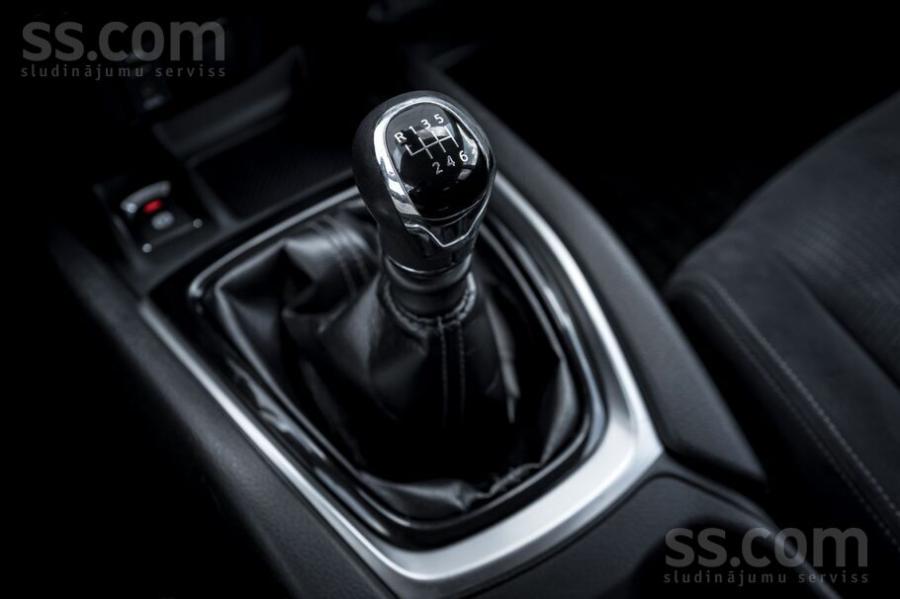 Pelēks Nissan X-Trail 2016 Rīga, ar dzinēja tilpumu 1.60 L un nobraukumu 156 tūkst. km par 9995 €, foto 24 vietnē AUTOMOTO.COM.LV