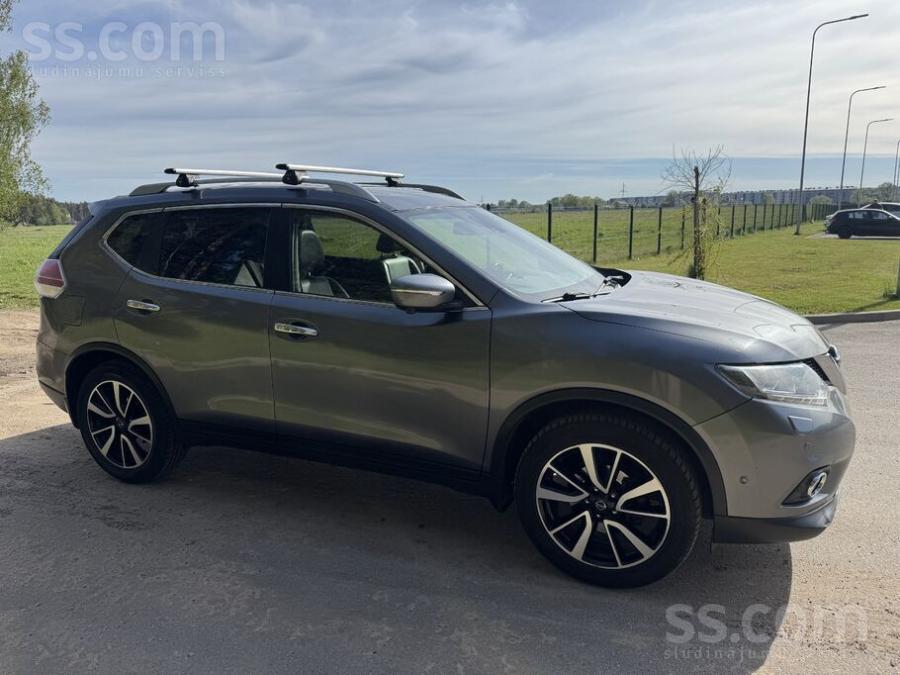 Grey Nissan X-Trail 2017 in Riga, with an engine capacity of 1.60 L and mileage of 163 thousand km for 15890 €, photo 1 on AUTOMOTO.COM.LV