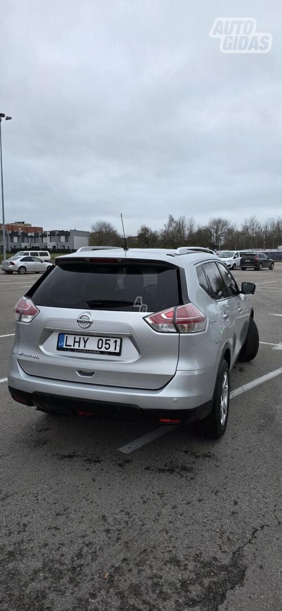 Grey Nissan X-Trail 2017 in Vilnius, with an engine capacity of 1.60 L and mileage of 179 thousand km for 10499 €, photo 1 on AUTOMOTO.COM.LV