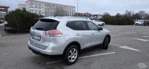 Grey Nissan X-Trail 2017 in Vilnius, with an engine capacity of 1.60 L and mileage of 179 thousand km for 10499 €, photo 2 on AUTOMOTO.COM.LV