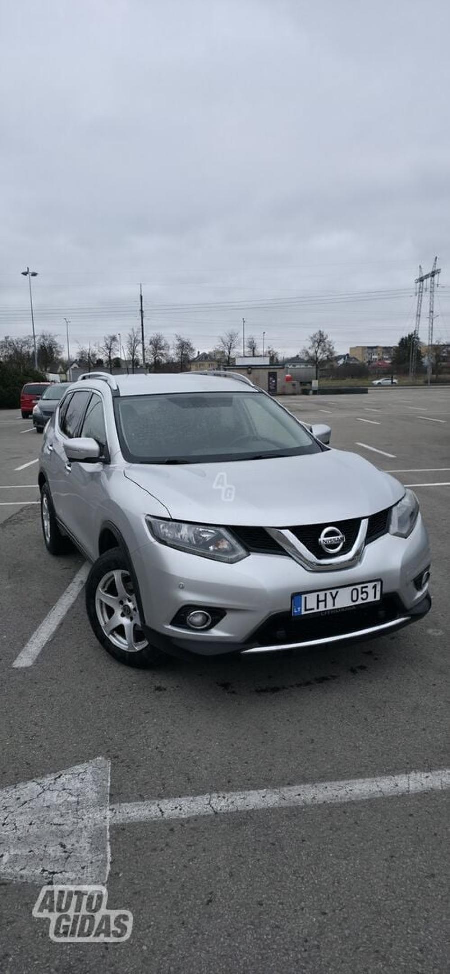 Grey Nissan X-Trail 2017 in Vilnius, with an engine capacity of 1.60 L and mileage of 179 thousand km for 10499 €, photo 5 on AUTOMOTO.COM.LV