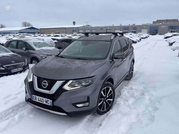 Grey Nissan X-Trail 2017 in Taurage, with an engine capacity of 1.60 L and mileage of 222 thousand km for 11200 €, photo 1 on AUTOMOTO.COM.LV