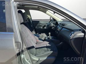 Pelēks Nissan X-Trail 2017 Rīga, ar dzinēja tilpumu 1.60 L un nobraukumu 337 tūkst. km par 7890 €, foto 17 vietnē AUTOMOTO.COM.LV