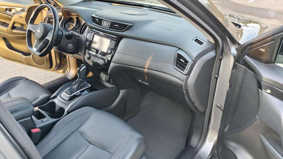 Grey Nissan X-Trail 2017 in Vilnius, with an engine capacity of 2.49 L and mileage of 121 thousand km for 12900 €, photo 16 on AUTOMOTO.COM.LV