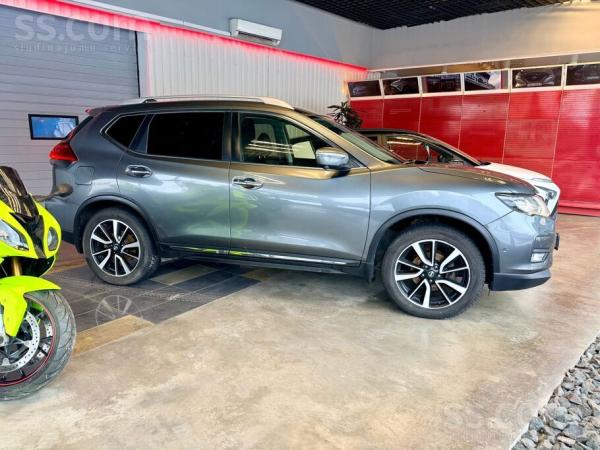 Grey Nissan X-Trail 2018 in Jekabpils, with an engine capacity of 1.60 L and mileage of 328 thousand km for 9990 €, photo 3 on AUTOMOTO.COM.LV