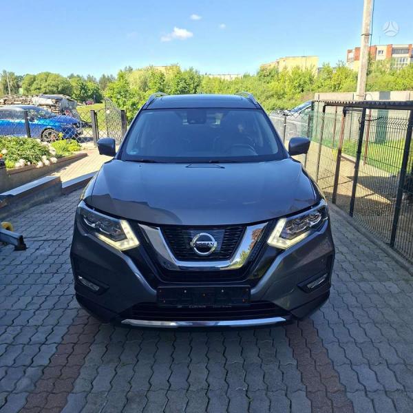 Grey Nissan X-Trail 2018 in Panevezys, with an engine capacity of 2.00 L and mileage of 183 thousand km for 12400 €, photo 1 on AUTOMOTO.COM.LV