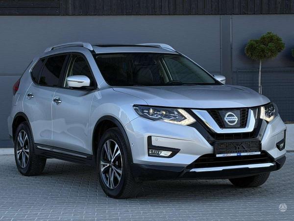 Grey Nissan X-Trail 2018 in Siauliai, with an engine capacity of 1.60 L and mileage of 226 thousand km for 12900 €, photo 3 on AUTOMOTO.COM.LV