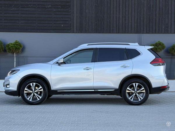 Grey Nissan X-Trail 2018 in Siauliai, with an engine capacity of 1.60 L and mileage of 226 thousand km for 12900 €, photo 4 on AUTOMOTO.COM.LV
