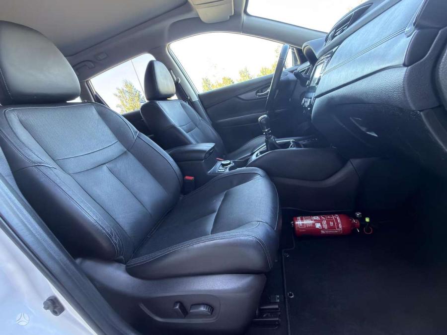 Pelēks Nissan X-Trail 2018 Šauļi, ar dzinēja tilpumu 1.60 L un nobraukumu 226 tūkst. km par 12900 €, foto 24 vietnē AUTOMOTO.COM.LV