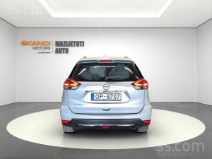 Grey Nissan X-Trail 2021 in Riga, with an engine capacity of 1.70 L and mileage of 164 thousand km for 15990 €, photo 6 on AUTOMOTO.COM.LV