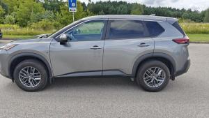 Grey Nissan X-Trail 2021 in Vilnius, with an engine capacity of 2.50 L and mileage of 184 thousand km for 16950 €, photo 3 on AUTOMOTO.COM.LV
