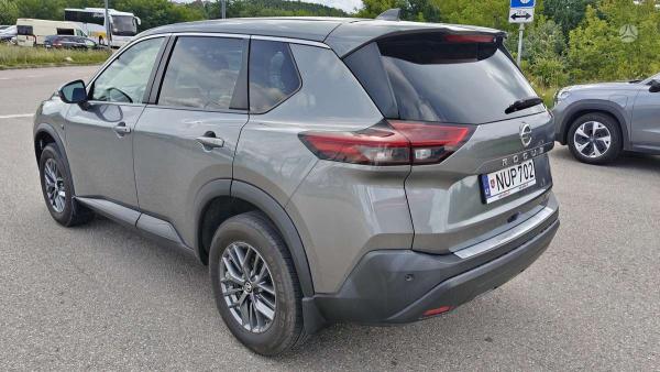 Grey Nissan X-Trail 2021 in Vilnius, with an engine capacity of 2.50 L and mileage of 184 thousand km for 16950 €, photo 4 on AUTOMOTO.COM.LV