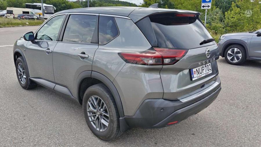 Grey Nissan X-Trail 2021 in Vilnius, with an engine capacity of 2.50 L and mileage of 184 thousand km for 16950 €, photo 4 on AUTOMOTO.COM.LV
