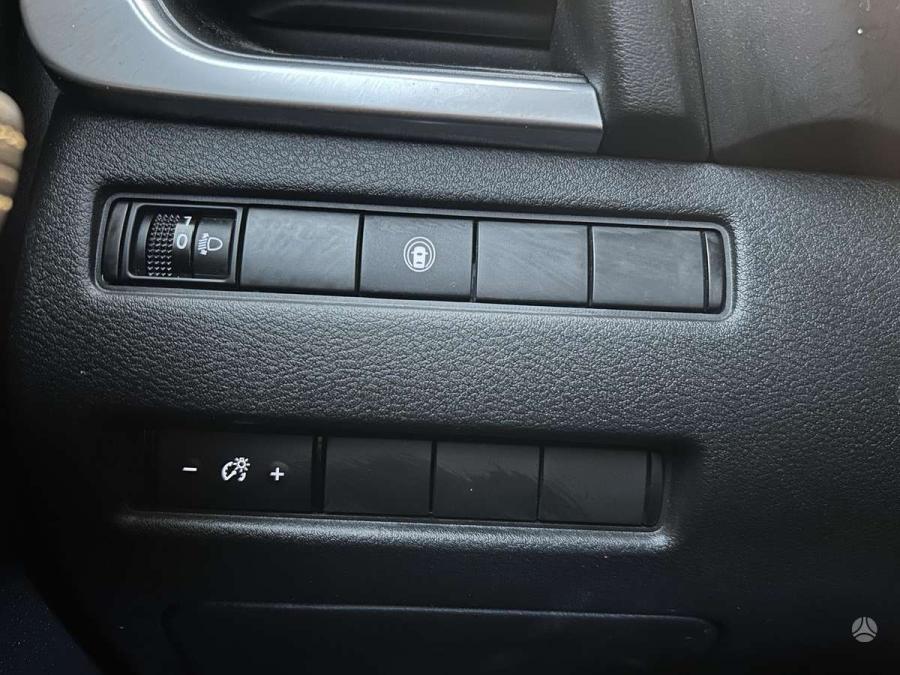 Grey Nissan X-Trail 2024 in Siauliai, with an engine capacity of 1.50 L and mileage of 42 thousand km for 29000 €, photo 18 on AUTOMOTO.COM.LV