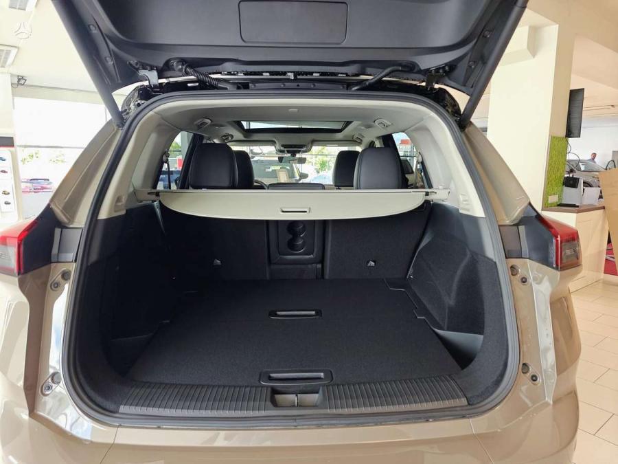 Grey Nissan X-Trail 2026 in Siauliai, with an engine capacity of 1.50 L and mileage of 0 thousand km for 44390 €, photo 9 on AUTOMOTO.COM.LV