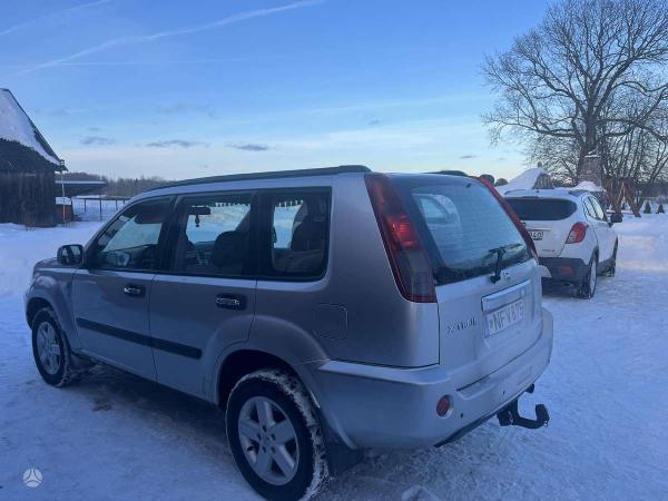 Pelēks Nissan X-Trail 2006 Skaudvilė, ar dzinēja tilpumu 2.20 L un nobraukumu 270 tūkst. km par 2900 €, foto 3 vietnē AUTOMOTO.COM.LV