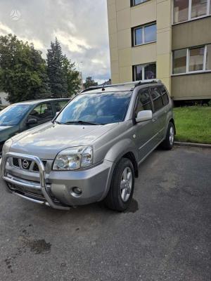 Pelēks Nissan X-Trail 2004 Varėna, ar dzinēja tilpumu 2.18 L un nobraukumu 25 tūkst. km par 1000 €, foto 3 vietnē AUTOMOTO.COM.LV