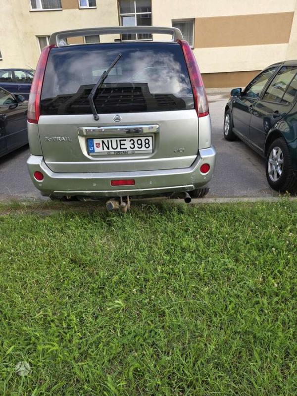 Grey Nissan X-Trail 2004 in Varena, with an engine capacity of 2.18 L and mileage of 25 thousand km for 1000 €, photo 4 on AUTOMOTO.COM.LV