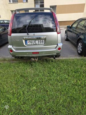 Pelēks Nissan X-Trail 2004 Varėna, ar dzinēja tilpumu 2.18 L un nobraukumu 25 tūkst. km par 1000 €, foto 5 vietnē AUTOMOTO.COM.LV