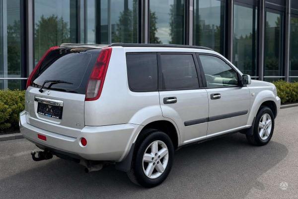 Pelēks Nissan X-Trail 2006 Viļņa, ar dzinēja tilpumu 2.20 L un nobraukumu 292 tūkst. km par 2750 €, foto 4 vietnē AUTOMOTO.COM.LV