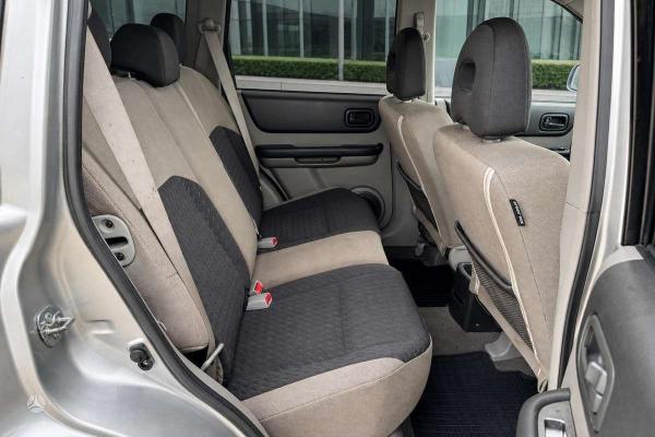 Pelēks Nissan X-Trail 2006 Viļņa, ar dzinēja tilpumu 2.20 L un nobraukumu 292 tūkst. km par 2750 €, foto 6 vietnē AUTOMOTO.COM.LV