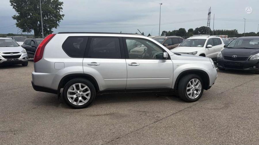 Pelēks Nissan X-Trail 2012 Marijampole, ar dzinēja tilpumu 2.00 L un nobraukumu 247 tūkst. km par 5550 €, foto 3 vietnē AUTOMOTO.COM.LV
