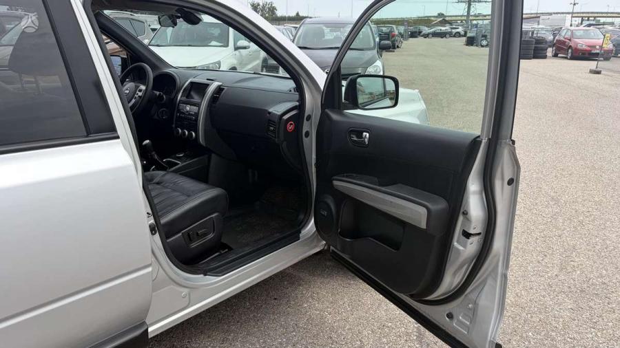 Pelēks Nissan X-Trail 2012 Marijampole, ar dzinēja tilpumu 2.00 L un nobraukumu 247 tūkst. km par 5550 €, foto 28 vietnē AUTOMOTO.COM.LV