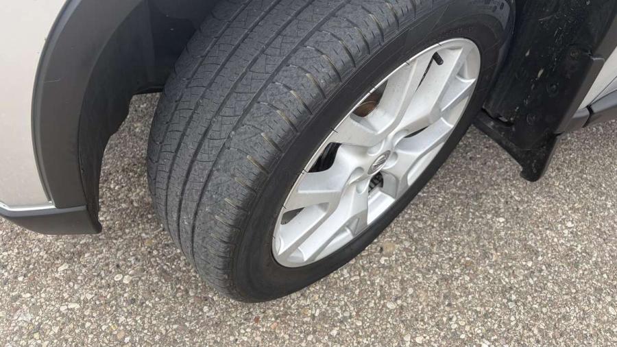 Pelēks Nissan X-Trail 2012 Marijampole, ar dzinēja tilpumu 2.00 L un nobraukumu 247 tūkst. km par 5550 €, foto 36 vietnē AUTOMOTO.COM.LV