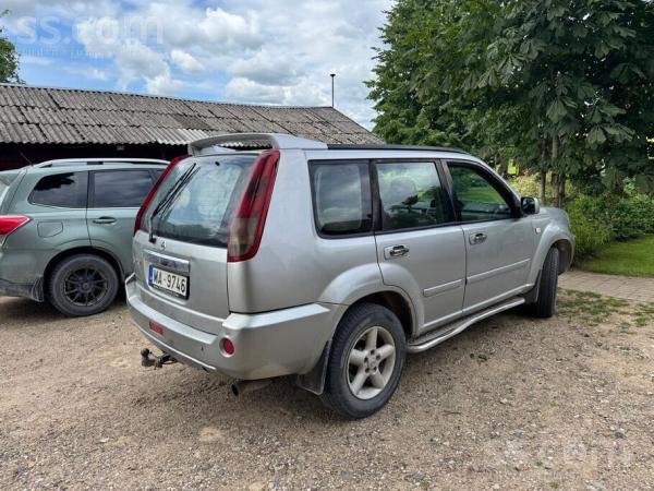 Grey Nissan X-Trail 2006 in Limbazi, with an engine capacity of 2.20 L and mileage of 335 thousand km for 2100 €, photo 5 on AUTOMOTO.COM.LV
