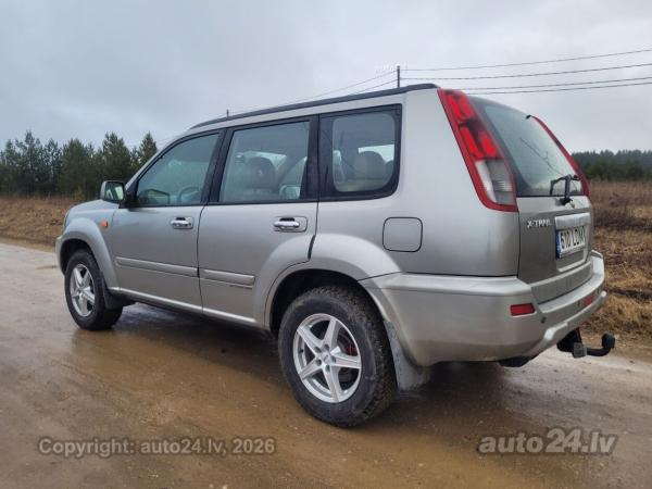 Pelēks Nissan X-Trail 2002 Tallina, ar dzinēja tilpumu 2.20 L un nobraukumu 233 tūkst. km par 2200 €, foto 4 vietnē AUTOMOTO.COM.LV