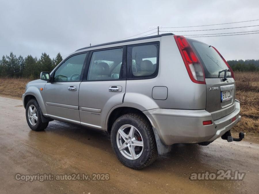 Grey Nissan X-Trail 2002 in Tallinn, with an engine capacity of 2.20 L and mileage of 233 thousand km for 2200 €, photo 4 on AUTOMOTO.COM.LV