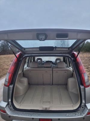 Grey Nissan X-Trail 2002 in Tallinn, with an engine capacity of 2.20 L and mileage of 233 thousand km for 2200 €, photo 15 on AUTOMOTO.COM.LV