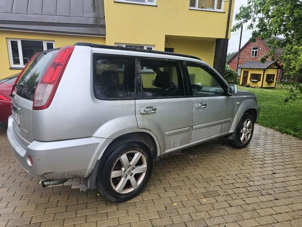 Pelēks Nissan X-Trail 2007 Otepē, ar dzinēja tilpumu 0.00 L un nobraukumu 166 tūkst. km par 1000 €, foto 4 vietnē AUTOMOTO.COM.LV