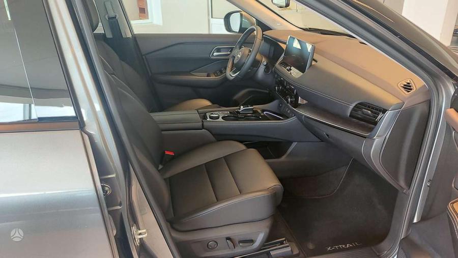 Grey Nissan X-Trail 2023 in Siauliai, with an engine capacity of 1.50 L and mileage of 25 thousand km for 33500 €, photo 10 on AUTOMOTO.COM.LV